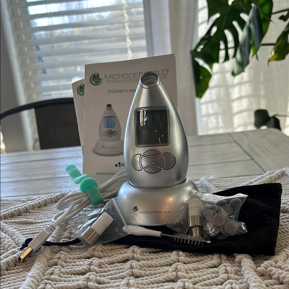MicroDerm Glo | Skincare | Micro Derm Skincare Tool | Poshmark